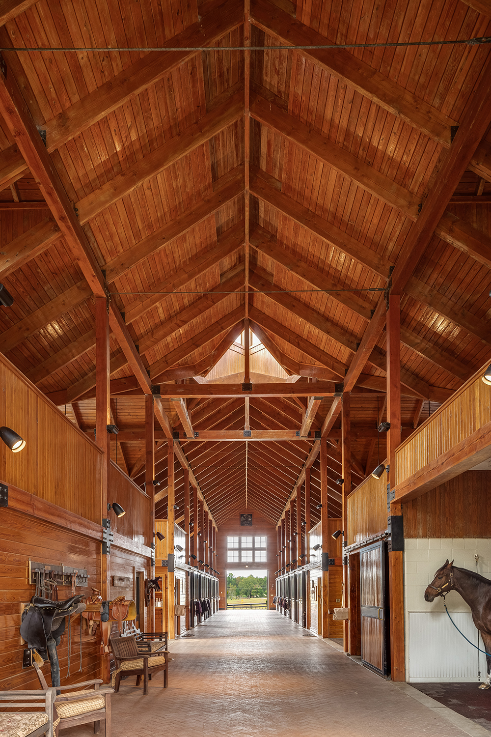 A Stunning 10-Stall Barn in South Carolina - STABLE STYLE