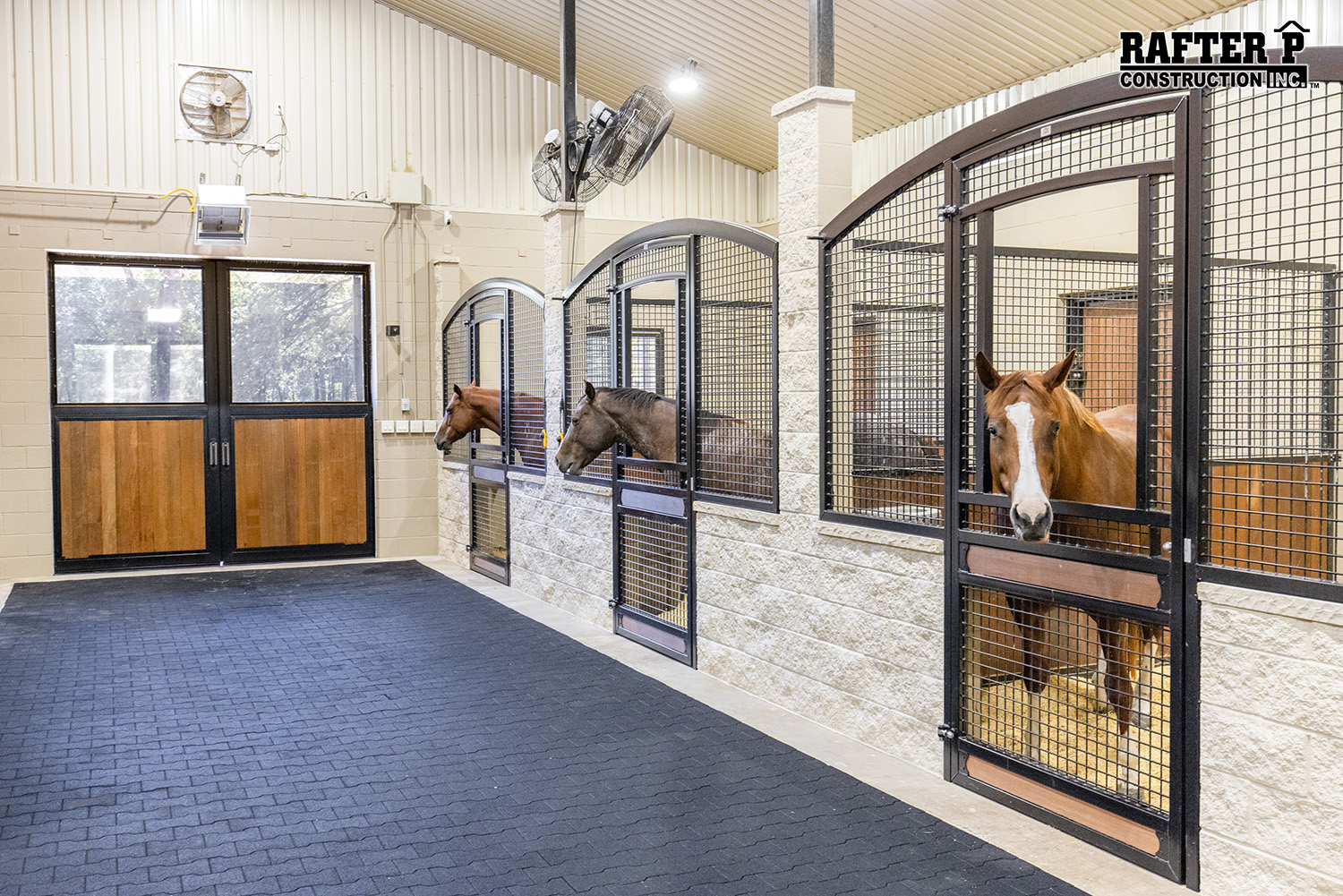 Step Inside a 5-Stall Barn in North Texas - STABLE STYLE